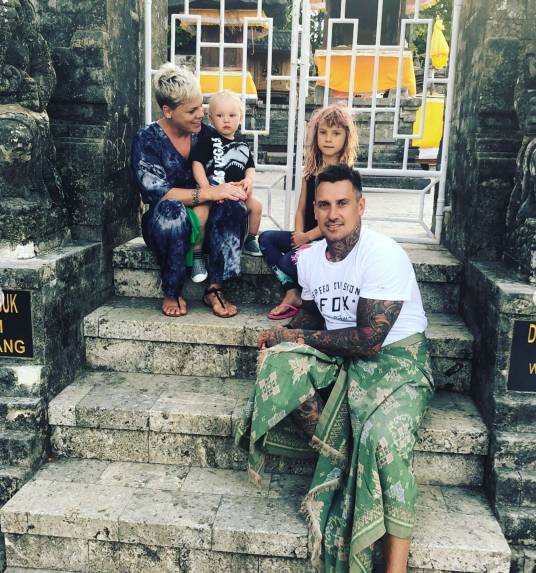 Carey Hart_百度百科