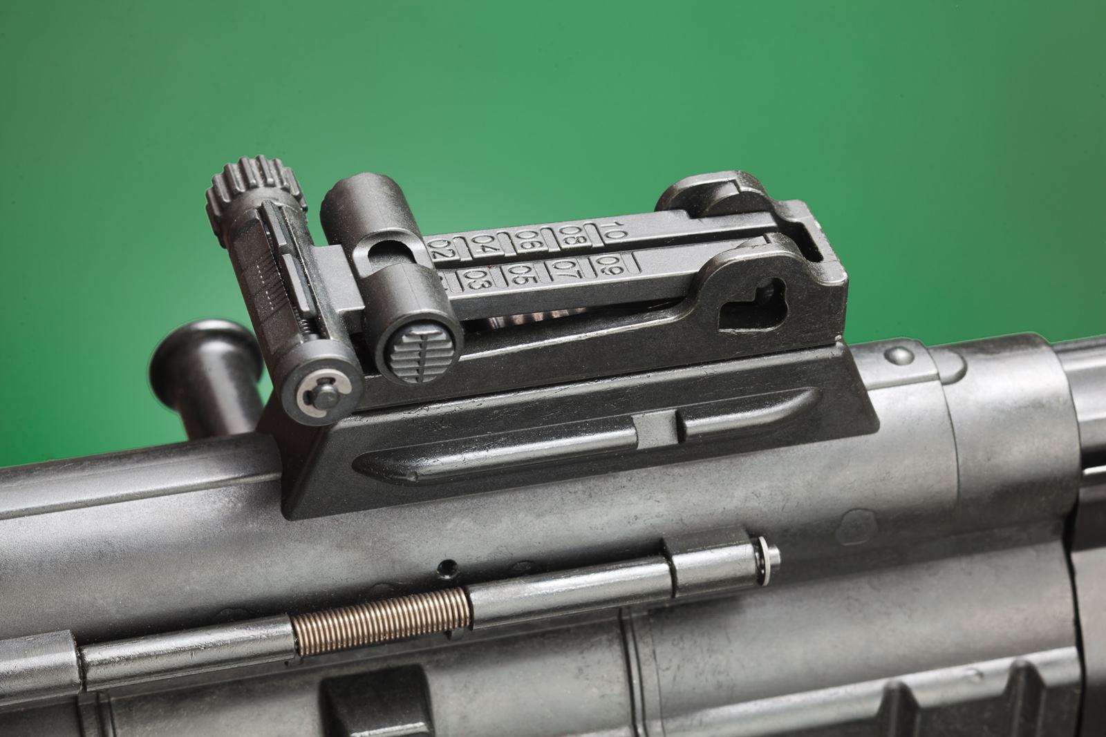 STG-44的问世直接导致现代步枪的到来，从此自动步枪改变了战场_百科TA说