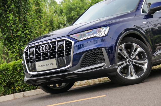 “退位”旗舰后，全新奥迪Q7打起标配的新算盘_百科TA说