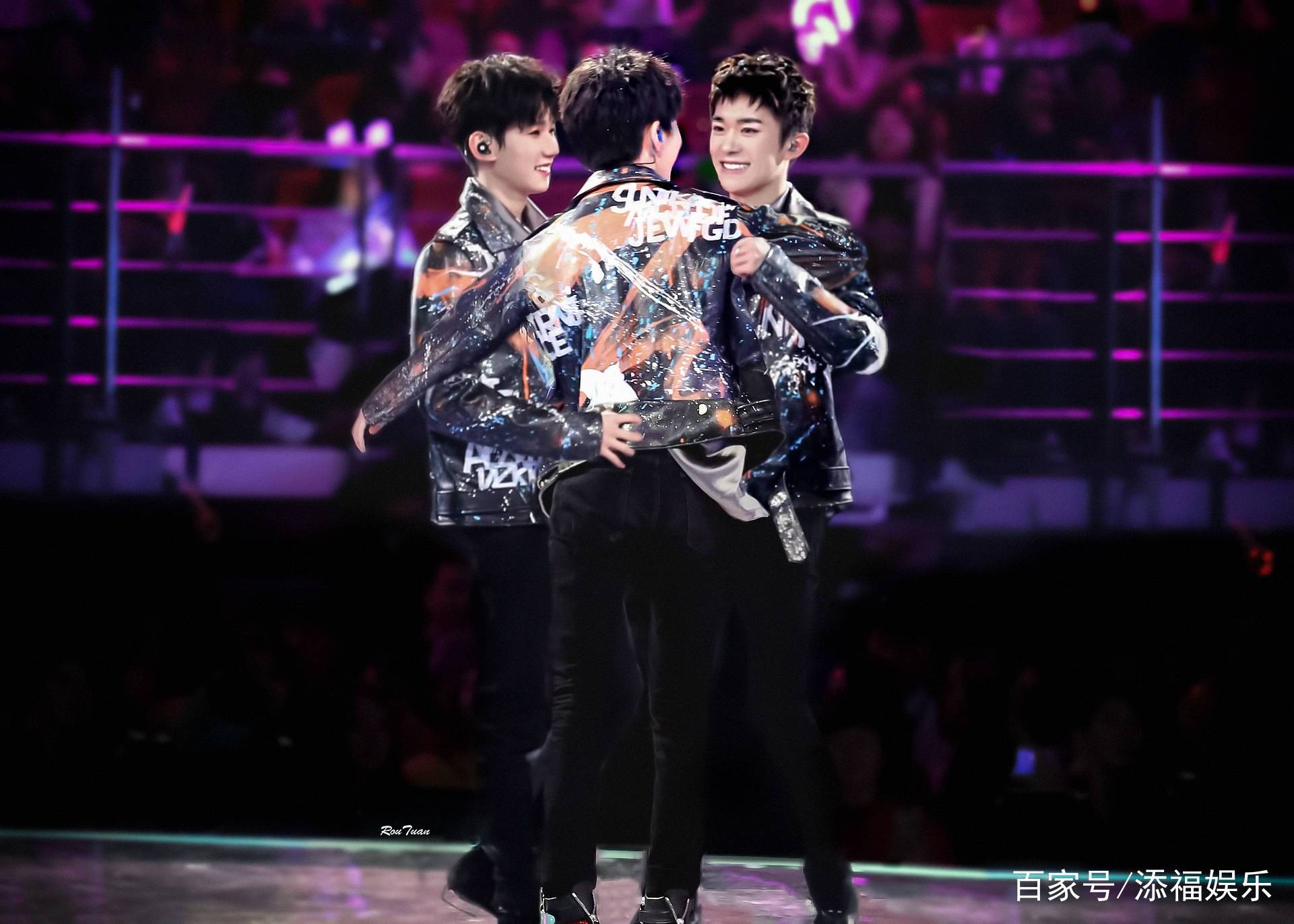 团粉头子！央视单独采访王源和千玺，两人分别聊到TFBOYS组合，甜_百科TA说