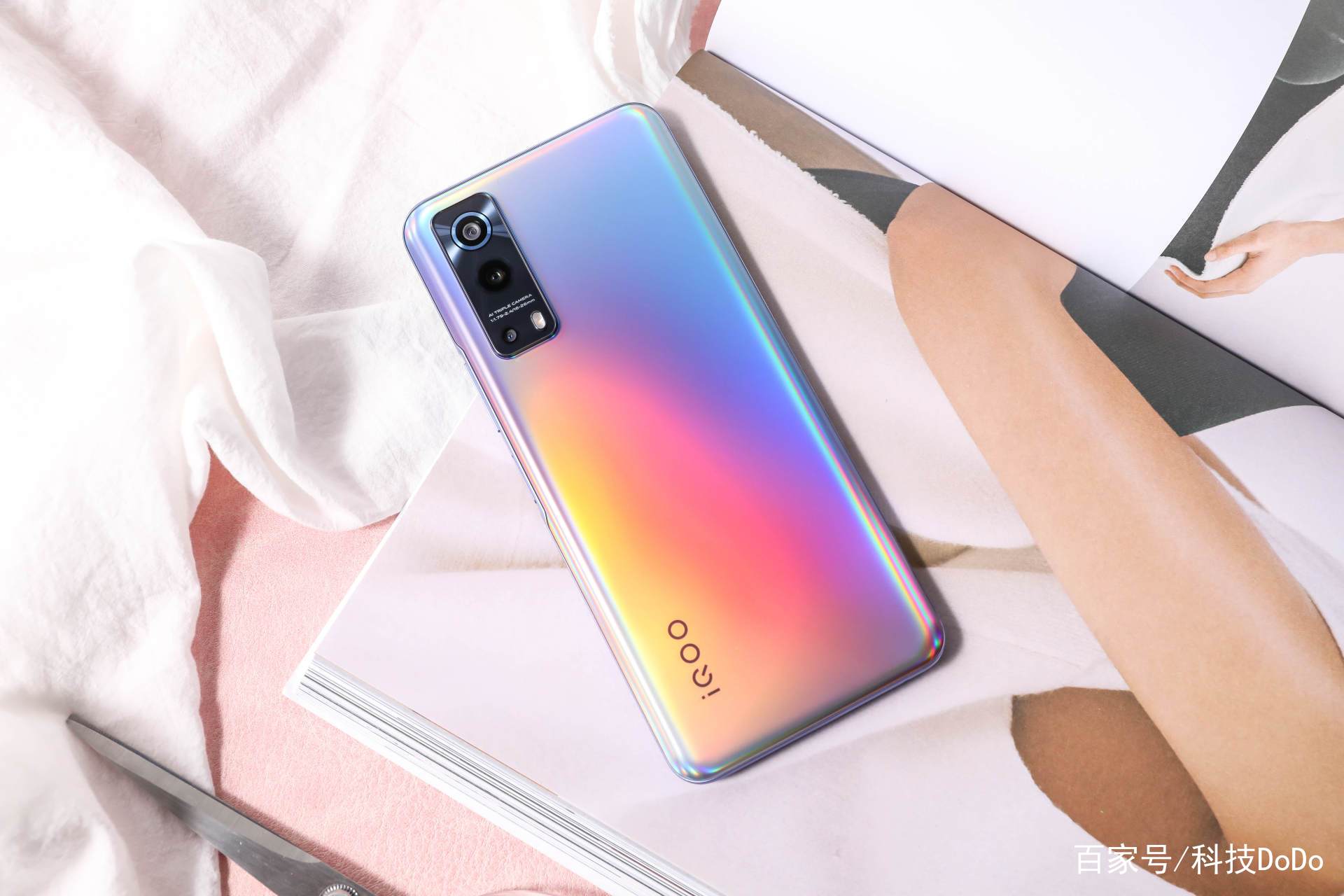 千元旗舰iQOO Z3携全新设计来袭，诠释何为颜值选手_百科TA说