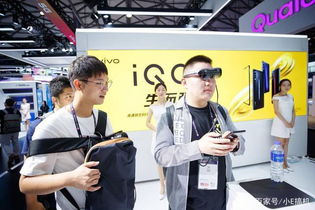 vivo AR眼镜上手：全沉浸视觉+5大场景交互，体验太科幻_百科TA说
