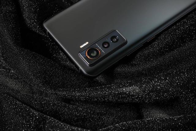 性能拍照质感一应俱全，iQOO 5实力诠释何为真·全能旗舰_百科TA说