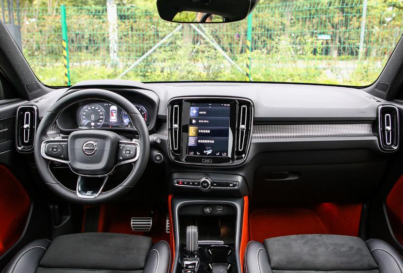 花26万买了沃尔沃XC40，1个月开了1300公里后车主：二个字！_百科TA说