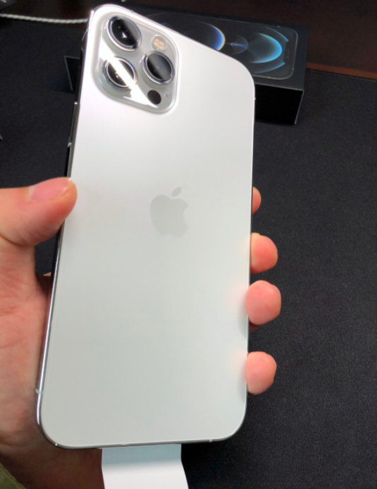 iphone 12 proMax测评：苹果的顶级旗舰，除了大，还有哪些不一样_百科TA说