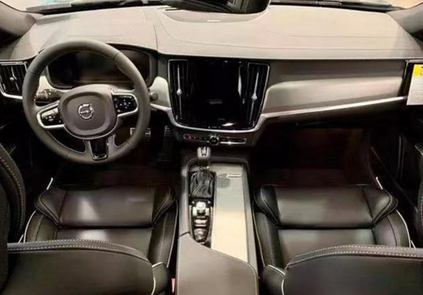 新款沃尔沃S90海外实拍 搭载2.0T+48V轻混系统_百科TA说