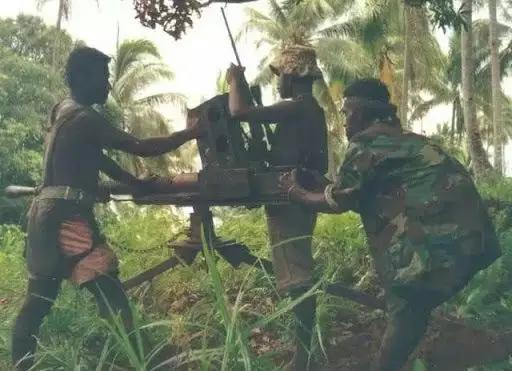 巴布亚岛：国界线本可“一刀切”，为何却出现一段弯曲国界？_百科TA说