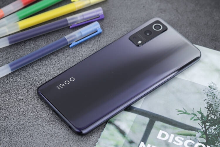 iQOO Z3测评：高刷屏幕很给力，一台中端价位的“水桶机”。_百科TA说