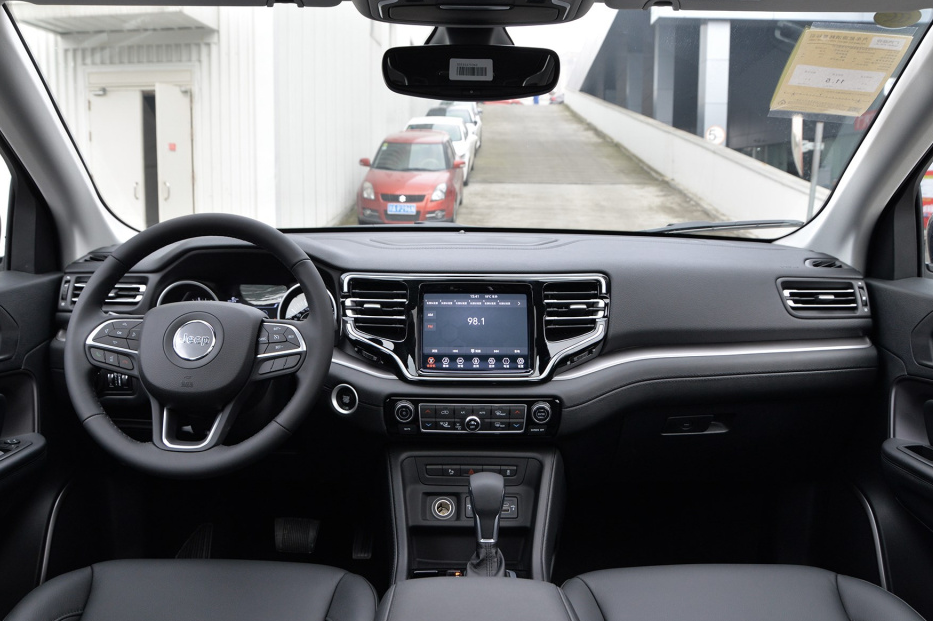 28万如何选？英菲尼迪QX30还是指挥官？本文可能对你有帮助_百科TA说