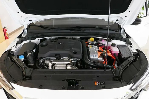 这车有年轻人无法抗拒的颜值？荣威ei6 MAX静态体验_百科TA说