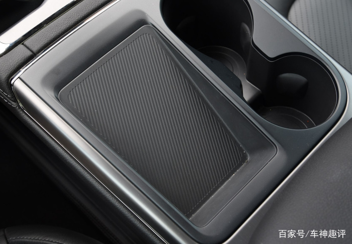 蔚来ES6半年用车报告，车机系统与动力没得挑，钥匙设计独特_百科TA说