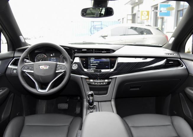 花42万提辆凯迪拉克XT6值吗？驾驶2200公里，车主表示有话要说_百科TA说