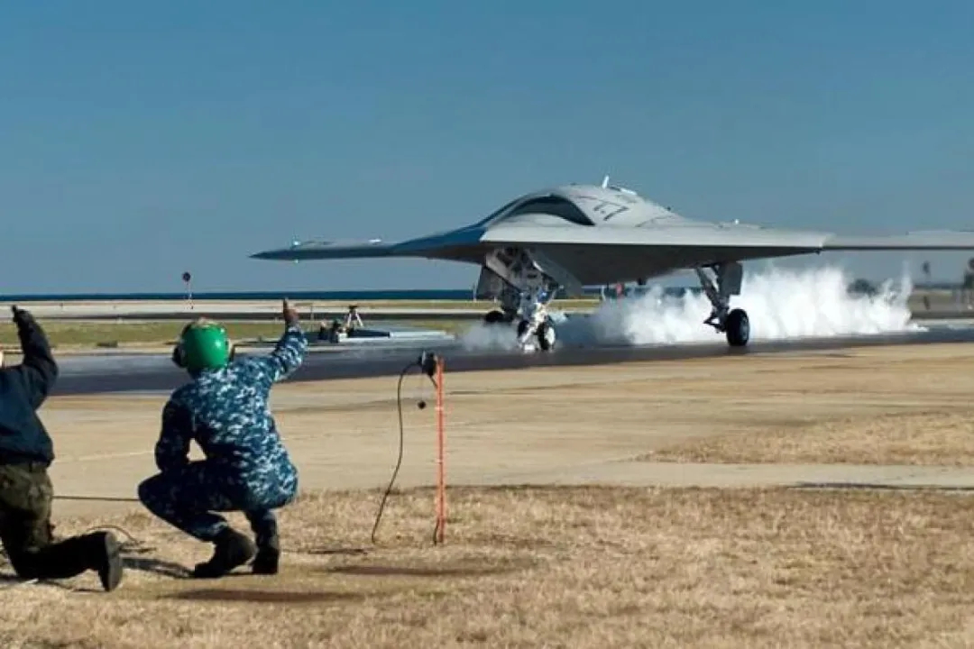 未来可期：承上启下的X-47B舰载无人机_百科TA说