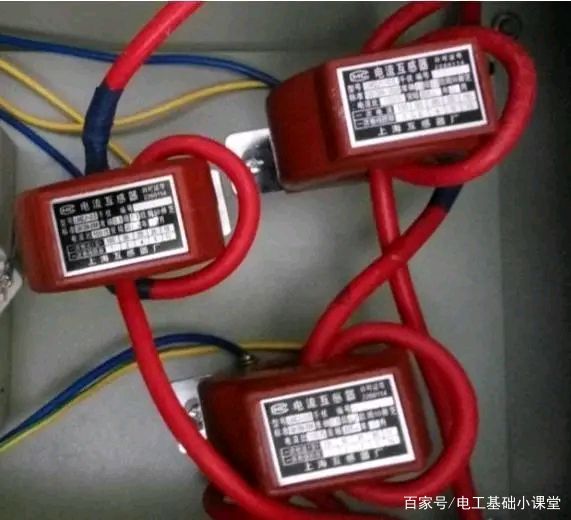 一只电表装了三个电流互感器，每个互感器100/5，怎么计算用电量_百科TA说