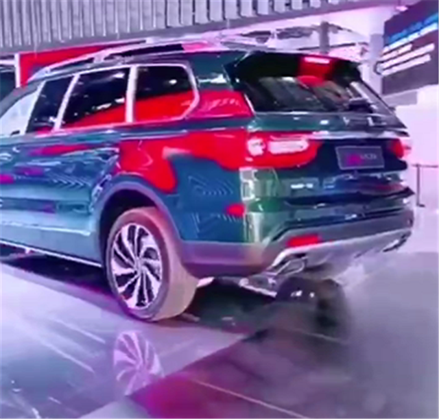 “帝王绿”红旗HS7+，四驱+空气悬挂，排量3.0T，气场直追添越_百科TA说