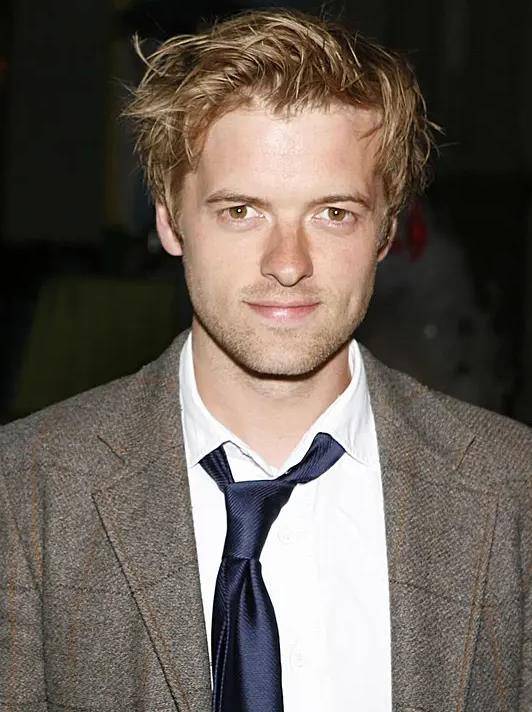 Adam Campbell（英国男演员）_百度百科