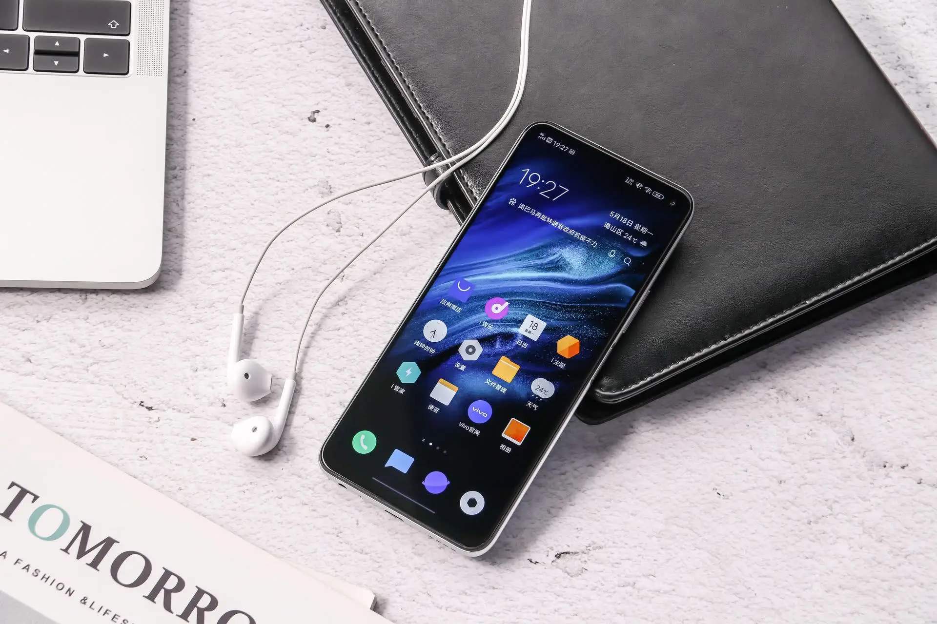 iqoo5和小米10至尊纪念版，同样的配置下，iqoo5却没有人为其买单_百科TA说