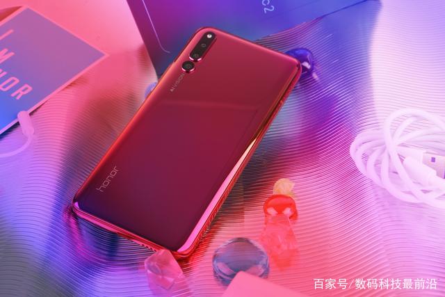 华为Mate 20 Pro与荣耀Magic2对比评测 谁更具性价比_百科TA说