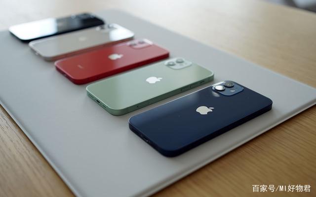 买iPhone 11还是选12 mini？线下店老板的回答很实在，说到心坎了_百科TA说