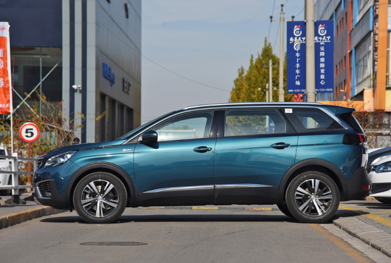 全新标致5008上市，现款车型下探3.5万，售15.27万起_百科TA说