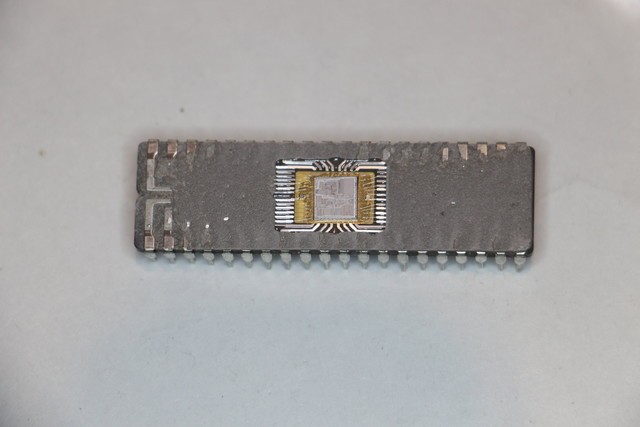 x86架构鼻祖 英特尔8086处理器高清图片曝光_百科TA说