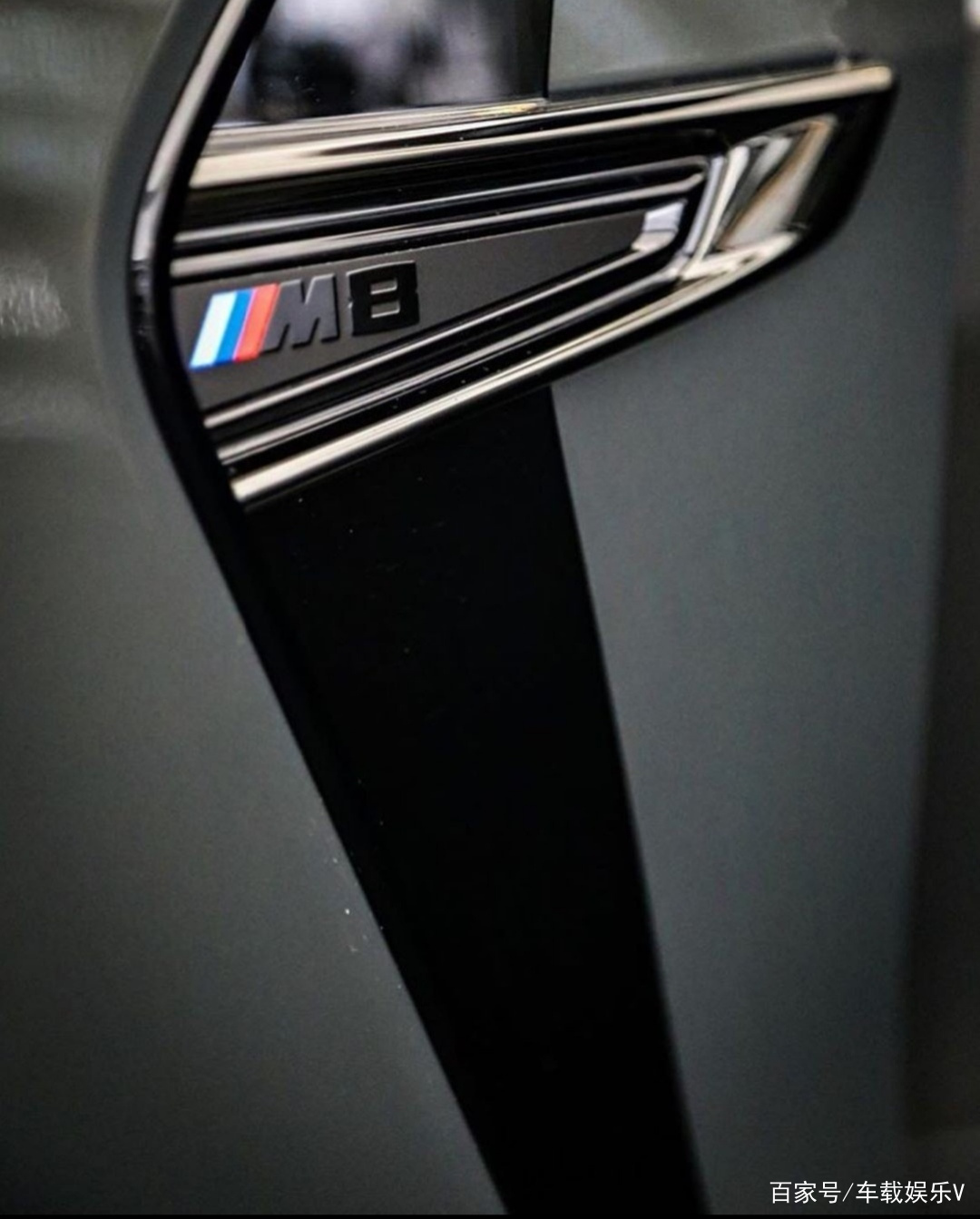 宝马M8，4.4T动力，3.2s破百，中控令人遗憾，座椅让人大爱！_百科TA说