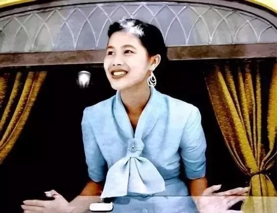 泰国新王妃入宫86天被废，而她的婆婆出轨保镖，仍被国王专宠一生 百科ta说