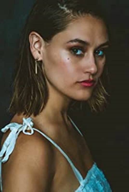 Caity Brewer_百度百科