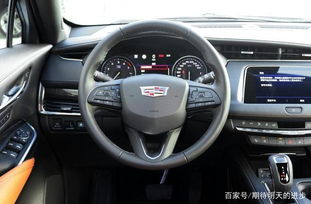 在驾驶本田URV之后，又开了一辆辆凯迪拉克XT4，当被问及成_百科TA说