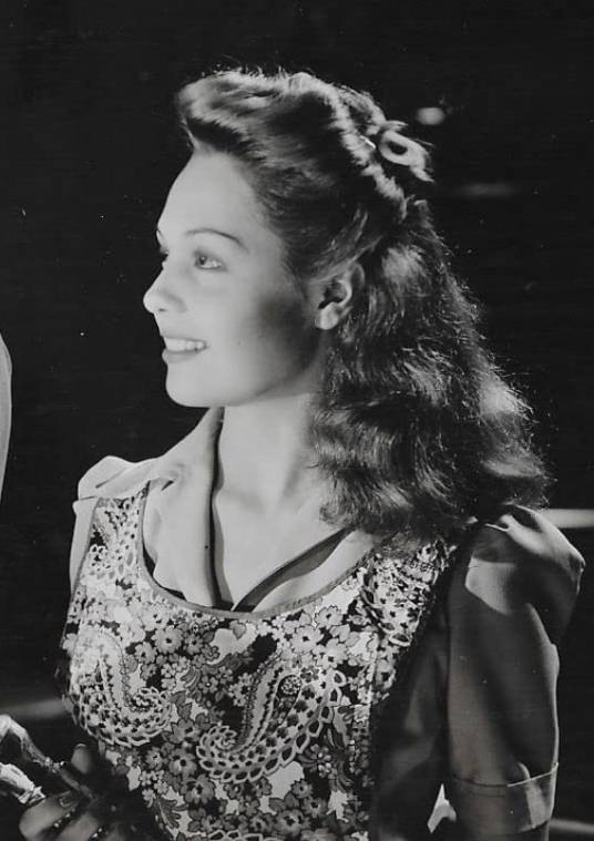 Esther Estrella_百度百科