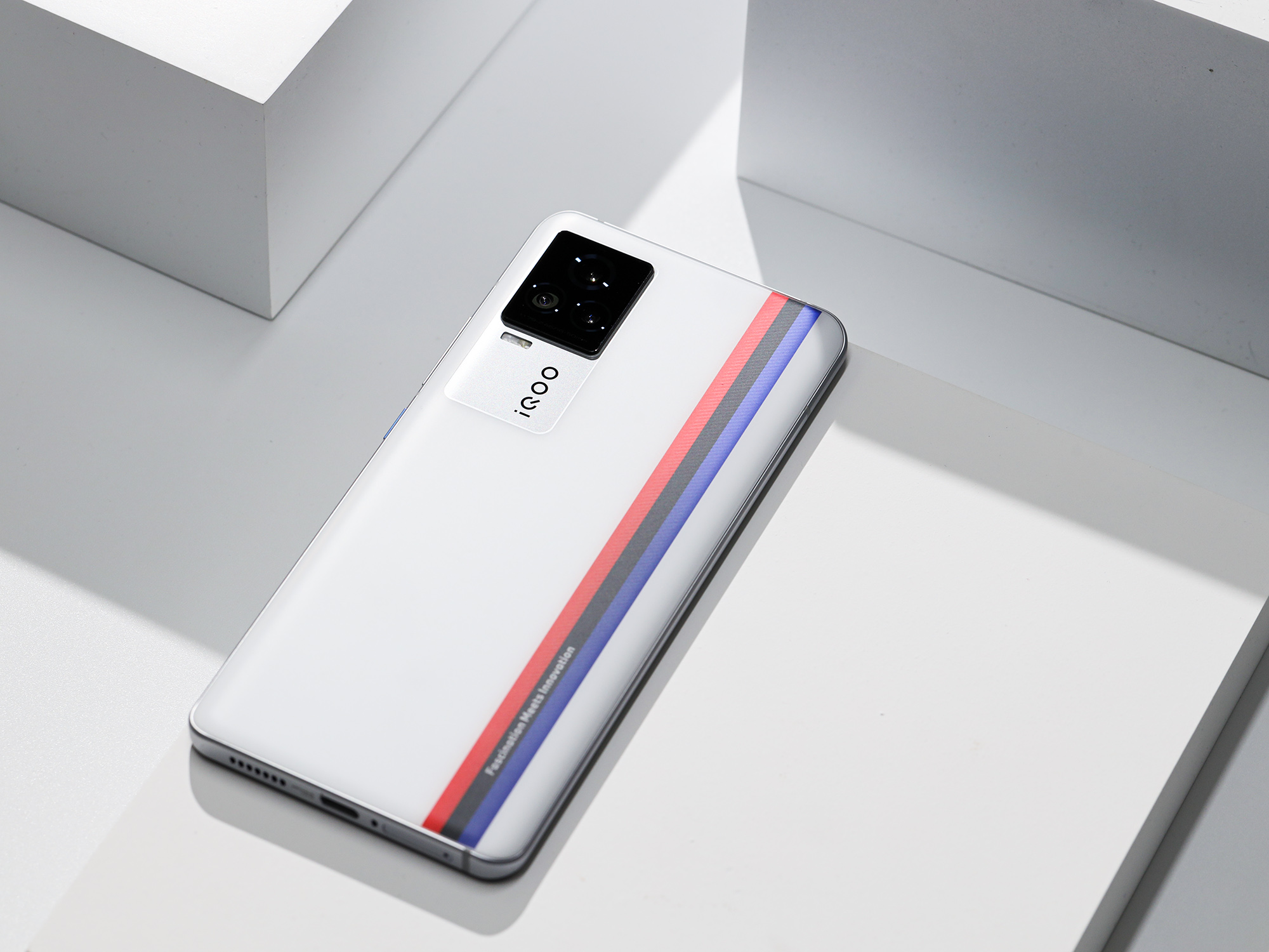 实力强悍的速度美学旗舰 iQOO 7传奇版图赏_百科TA说