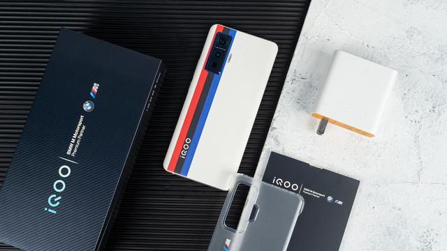 超能旗舰彰显竞速魂魄 iQOO 5 Pro传奇版图赏_百科TA说