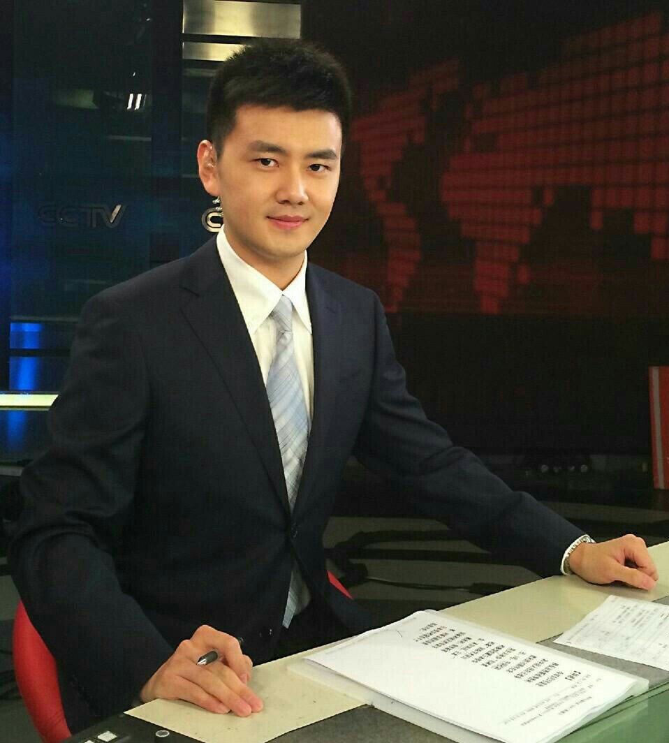 央视体育5男主持人 - 动态图库网