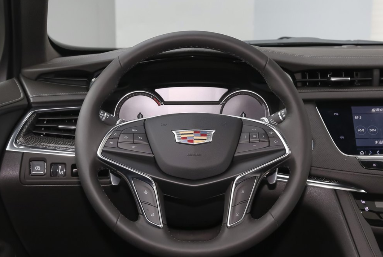 凯迪拉克XT5最高降6万，配2.0T+高配置，30天卖出8796辆_百科TA说