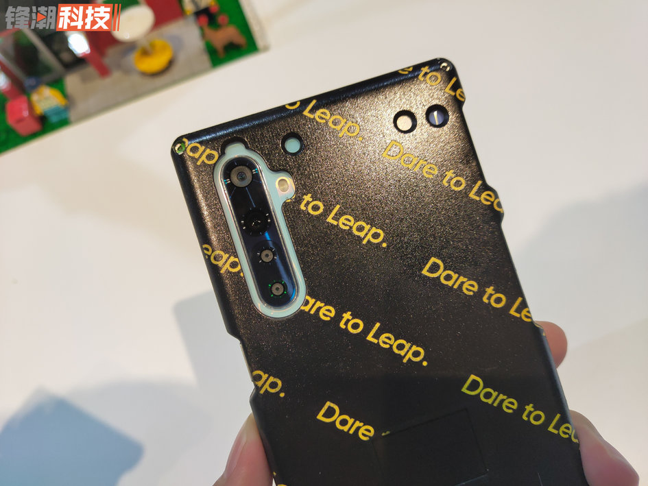 realme发海报暗示新机：9月4日见，或为全新R系列_百科TA说