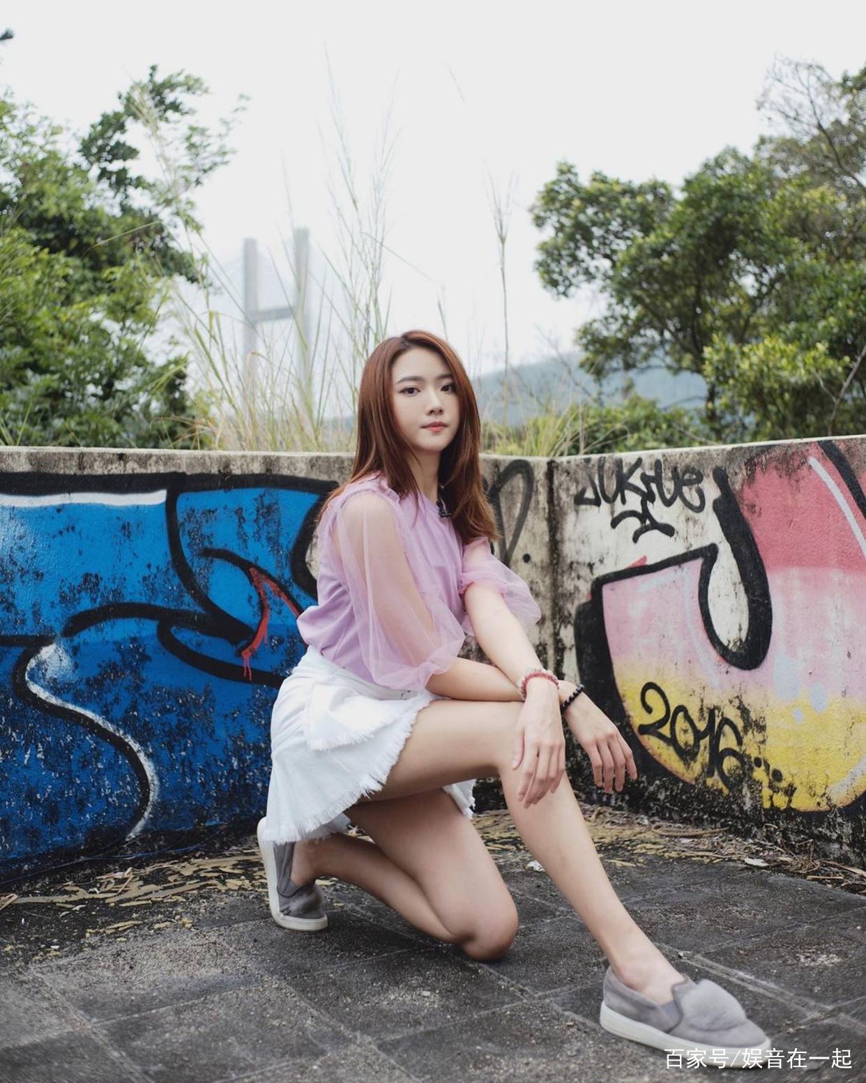 香港评选TVB90后长腿女神《爱回家》演员叶倩文被赞最美_百科TA说