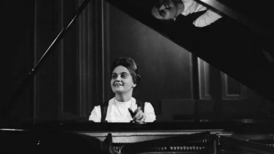 英格丽德·海布勒_百度百科