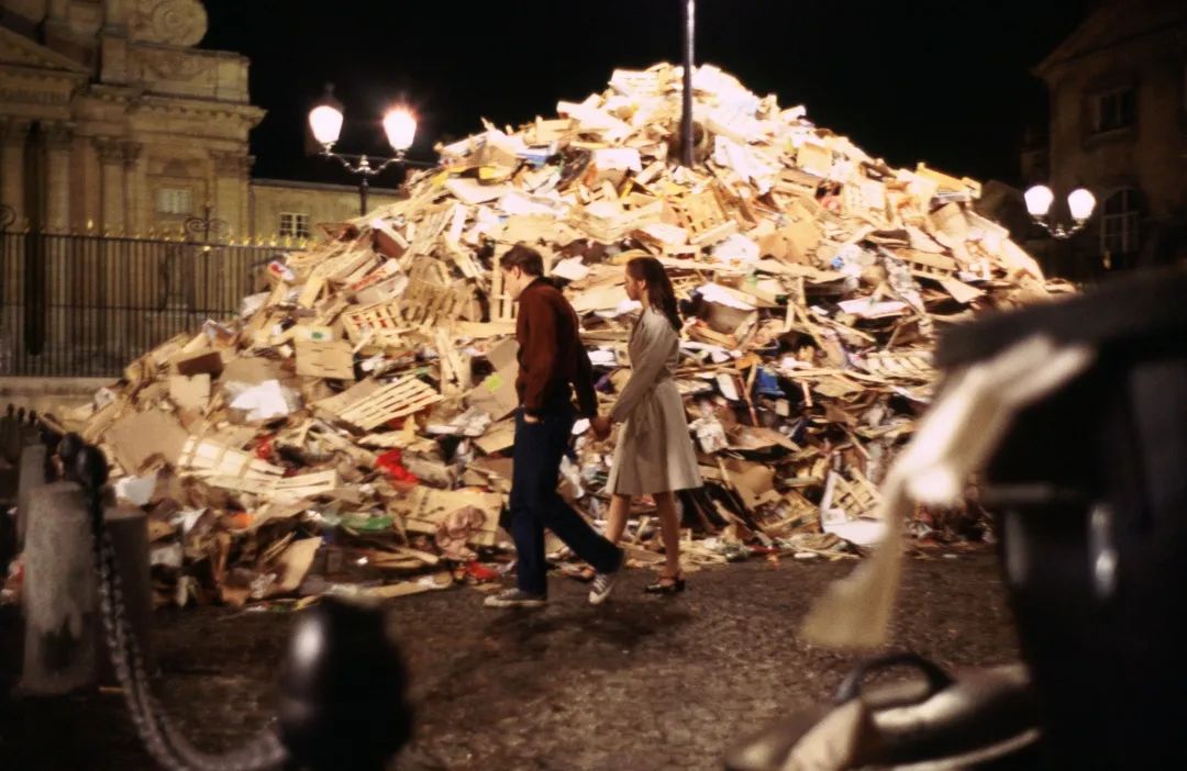 戏梦巴黎：他们在雨中呐喊爱_百科TA说