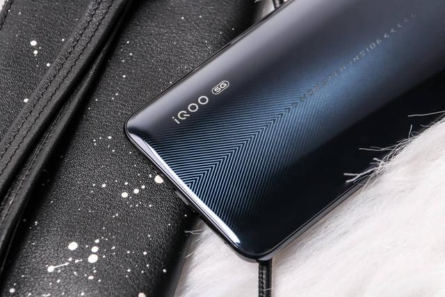 UFS 3.0到底好在哪？以iQOO Pro 5G版为例，速度堪比SSD_百科TA说