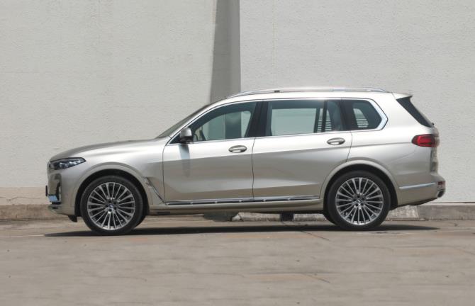 100万起的宝马X7好吗？车主七个字道出感受！_百科TA说