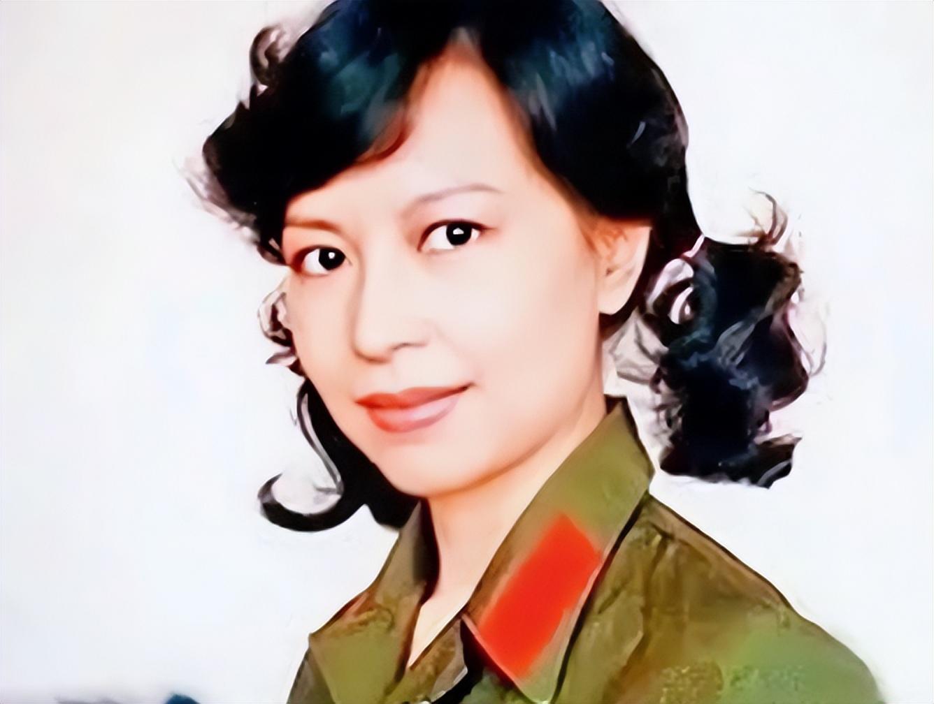 艳星狄娜：一脱成名逢戏必火，中年放弃演戏，为祖国导航事业奉献_百科TA说