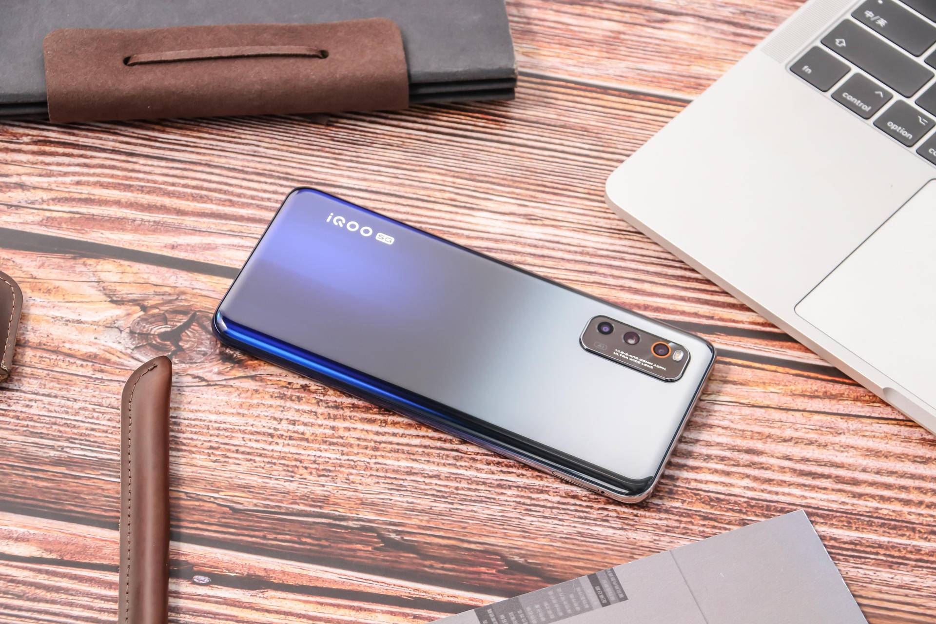 从2998元跌至2398元，144Hz+骁龙865+44W快充，iQOO旗舰加速清仓_百科TA说