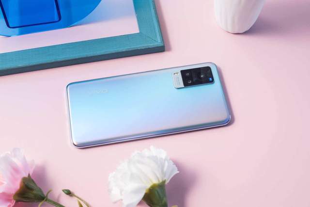 vivo X60让体验回归本原，175.6g机身彰显出色质感_百科TA说