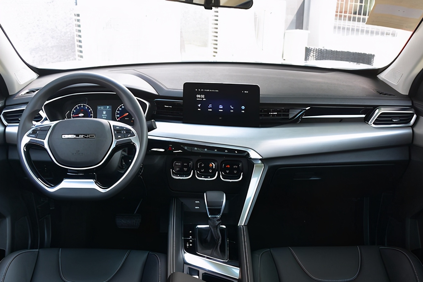 自动挡还不到7万，BEIJING-X3小众也能成就爆款？_百科TA说