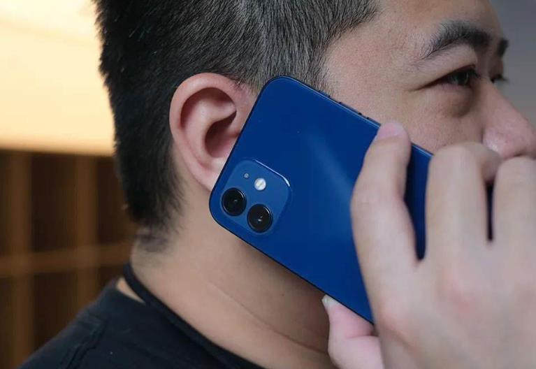 iPhone12评价出炉：蓝色好看，性能强悍，但缺点也不容忽视_百科TA说