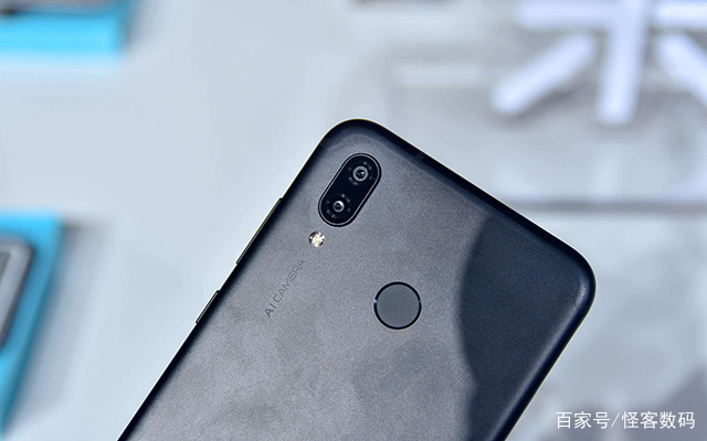 2019年华为nova3：该说再见了！_百科TA说