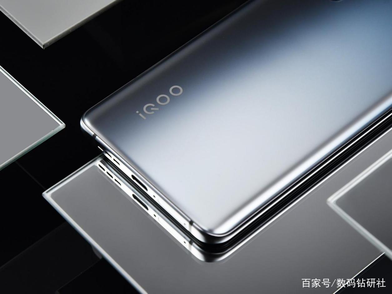 iQOO 5不只是性能旗舰，还是手机圈的颜值担当_百科TA说