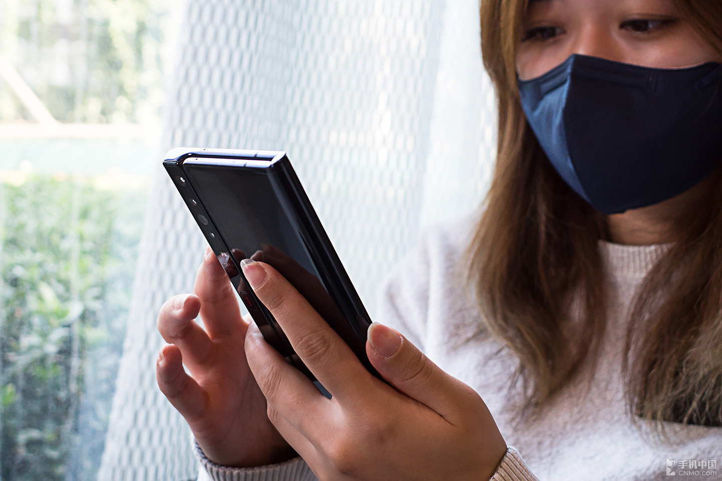 华为MateXs图赏：一面生活一面工作/折叠你与未来的距离_百科TA说