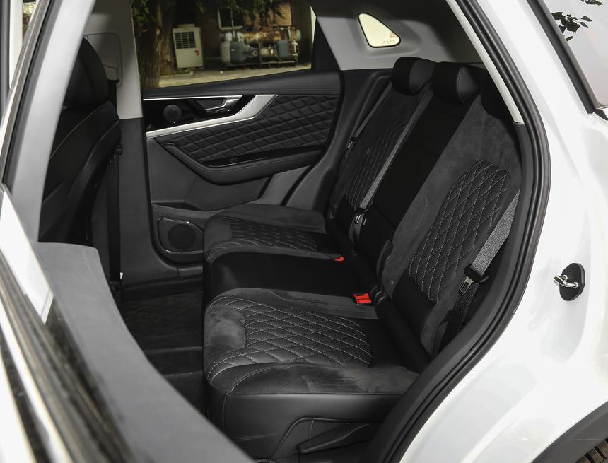 红旗HS5受到市场认可，抛开内饰的优势，还依靠什么？_百科TA说