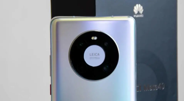 价格相差300元，华为Mate40对比小米10至尊版，谁更值得买？_百科TA说